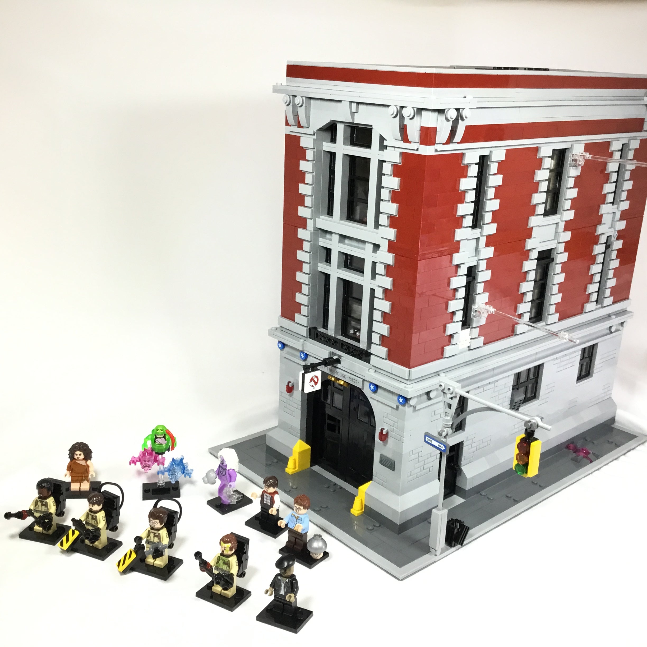 75827: Firehouse Headquarters (Pre-Owned)(Janine has a minor torso cra